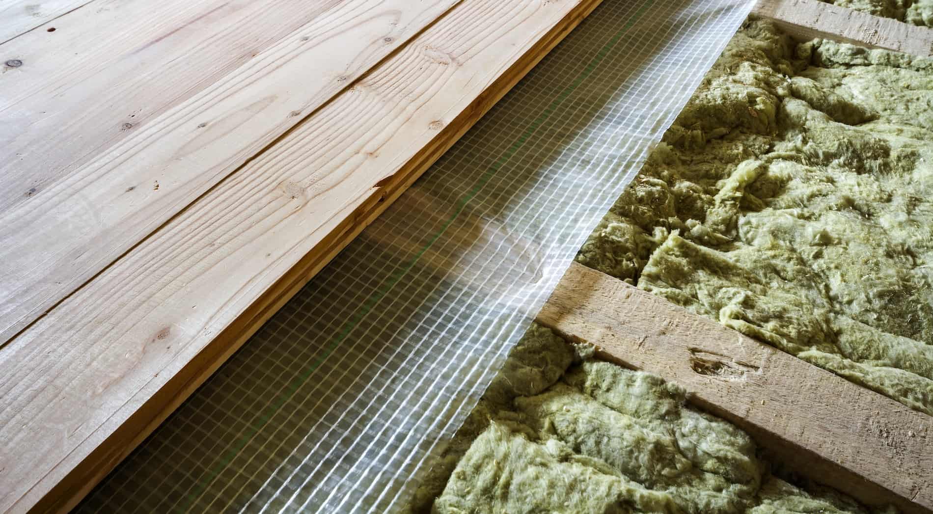 Isolering af gulv: Priser, regler & råd til boligejere i 2025